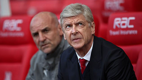 Wenger không quan tâm biểu ngữ đòi đuổi mình - Bongdaplus.vn