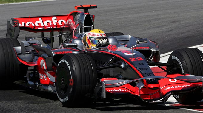 Xe đua F1 in màu cờ 32 đội dự World Cup cực chất - Bongdaplus.vn