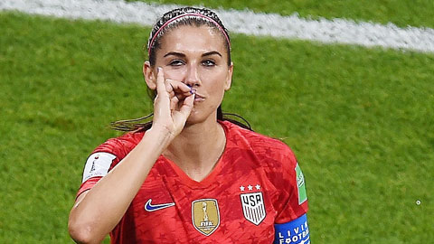 Morgan gây sốt với động tác ăn mừng - Bongdaplus.vn