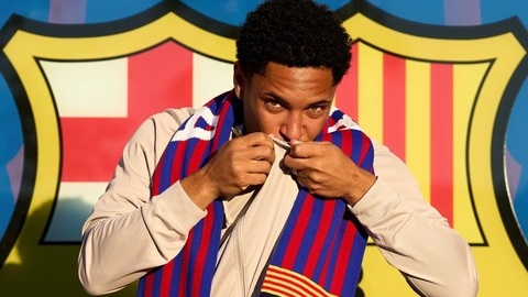 Thương vụ Vitor Roque: Deco đã ‘ăn trên xương máu’ của Barca ...