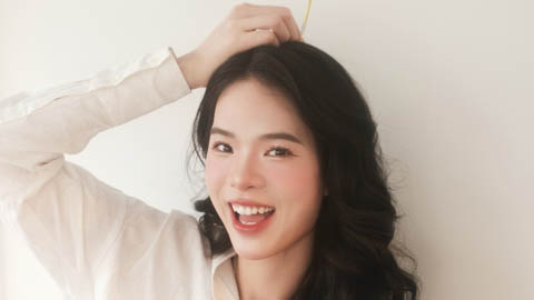 Phụ công Lê Thanh Thúy hóa nàng thơ, xinh đẹp đón tuổi mới - Bongdaplus.vn