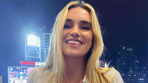 Kayla Simmons bắt trend 'nhìn lại 2016' - Bongdaplus.vn