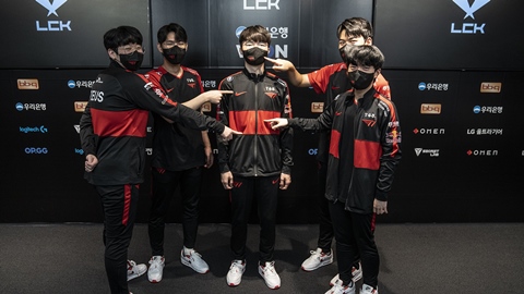 JDG 369: 'T1 nên gửi chút tiền thưởng mùa Xuân cho tôi' - Bongdaplus.vn