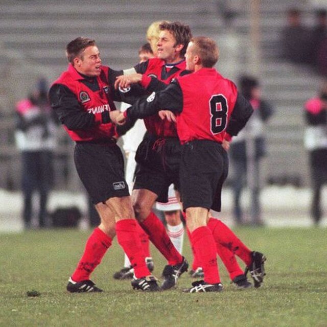 Từ vụ Mane đấm vỡ mồm Sane đến 10 màn 'combat' giữa các đồng đội ...