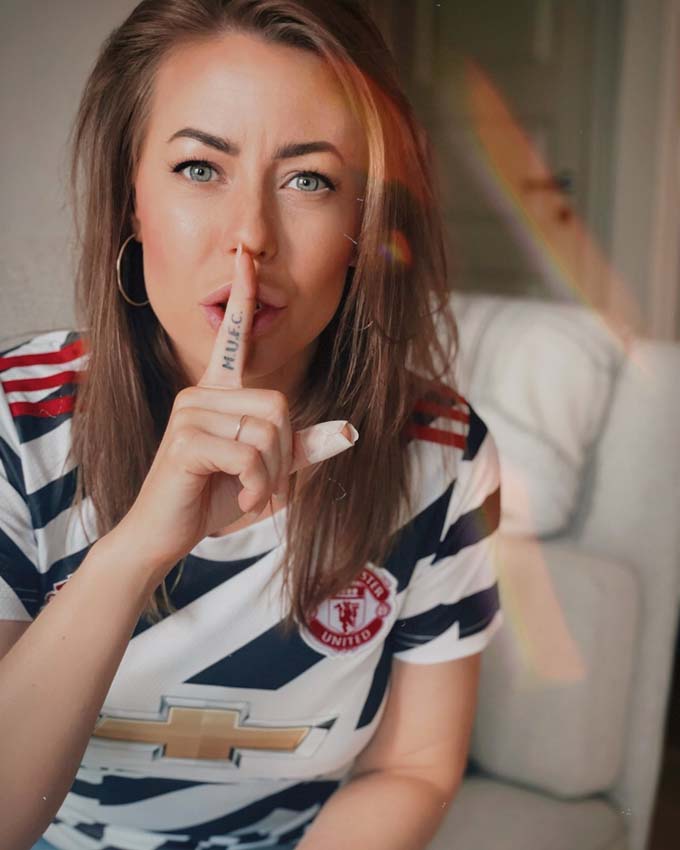 Christina Henriette: Fan nữ MU bức xúc vì lỡ xăm hình Ronaldo - Bongdaplus.vn